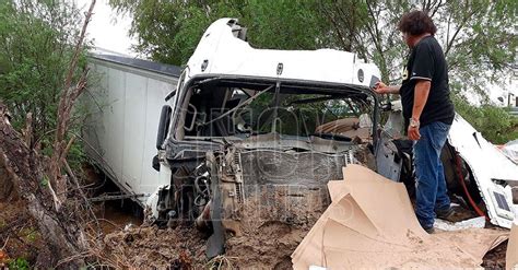 Hoy Tamaulipas Accidente En Tamaulipas Trailero Se Salva De Morir