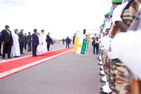 Arriv E Du Pr Sident Alassane Ouattara Niamey Pour Le Sommet