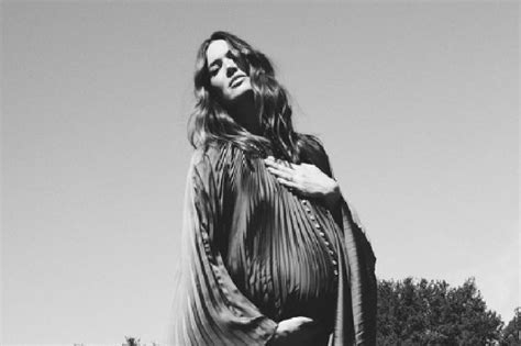 Mandy Moore Stuns In Last Minute Maternity Shoot ABS CBN News