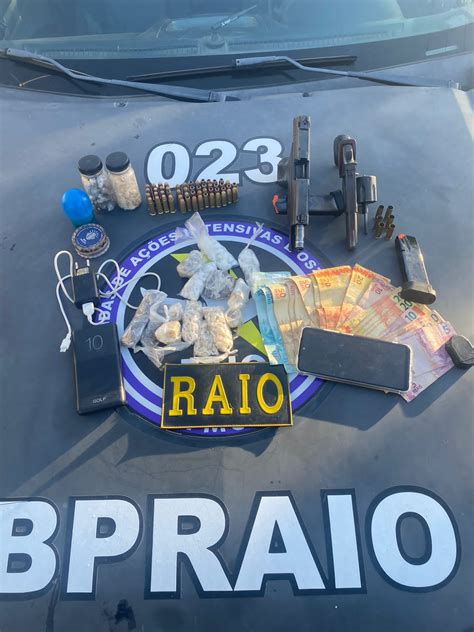 PMCE prende homem armas e drogas após suspeitos atirarem contra