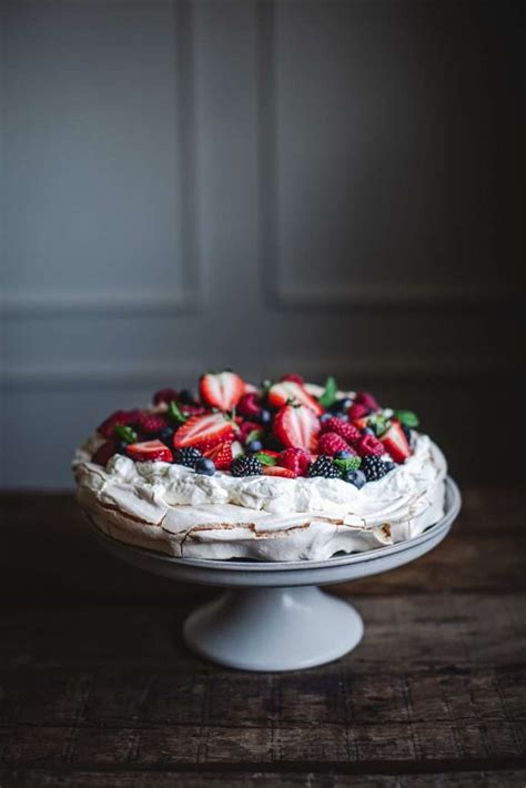 Pavlova De Frutos Rojos Lucrecia Quesada