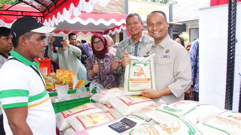 PJ Bupati Subang Hadiri Gerakan Pangan Murah Di Cipunagara Subsidi