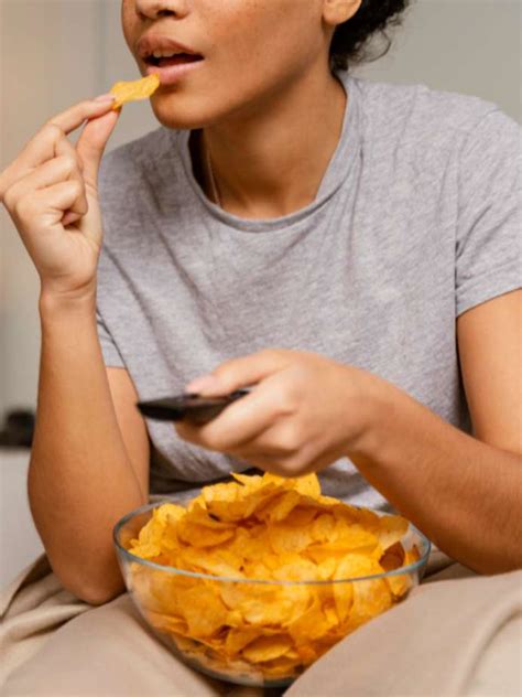 Munch These 7 Foods In Between Meals To Satisfy Your Cravings