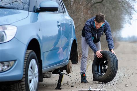 Cómo cambiar una rueda del coche