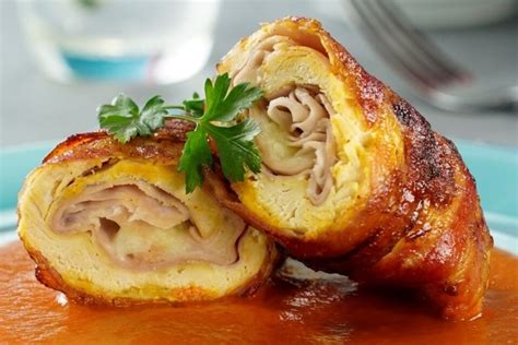 Pollo Relleno de Jamón y Queso Envuelto en Tocino