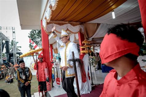 Siaran Pers Menparekraf Hadiri Molabot Tumpe Tradisi Mengikat
