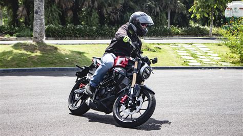 Đánh giá chi tiết naked bike phân khối nhỏ Honda CB150R Đắt xắt ra