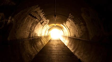 Es la luz al final del túnel un simple fallo del cerebro