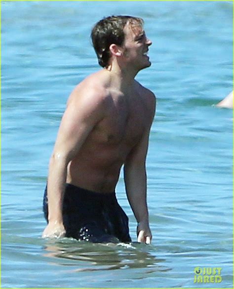 Photo Sam Claflin Goes Shirtless Again In Hawaii 11 Photo 3101334