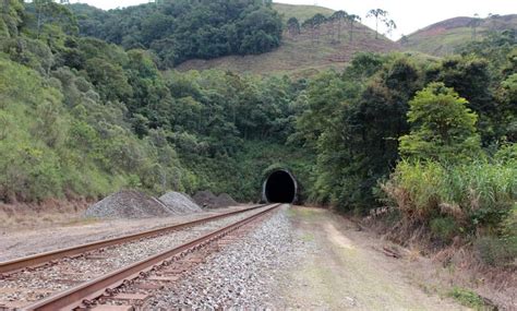 Ferrovia do Aço que liga Itabirito a Barra Mansa RJ tem o maior