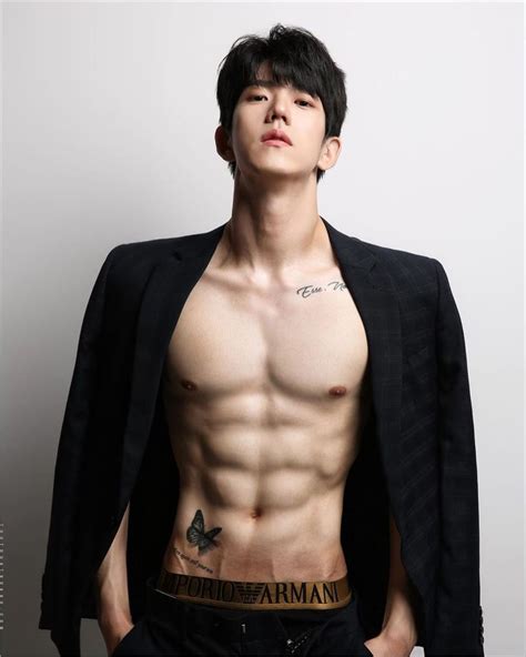 Nh Trai M I Khoe Body P Ch T Ng U C C Nam T Nh Kpop D P Di N