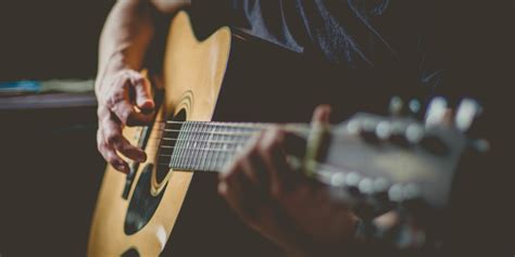 How To Hold A Guitar Properly The Definitive Guide Learn To Play An