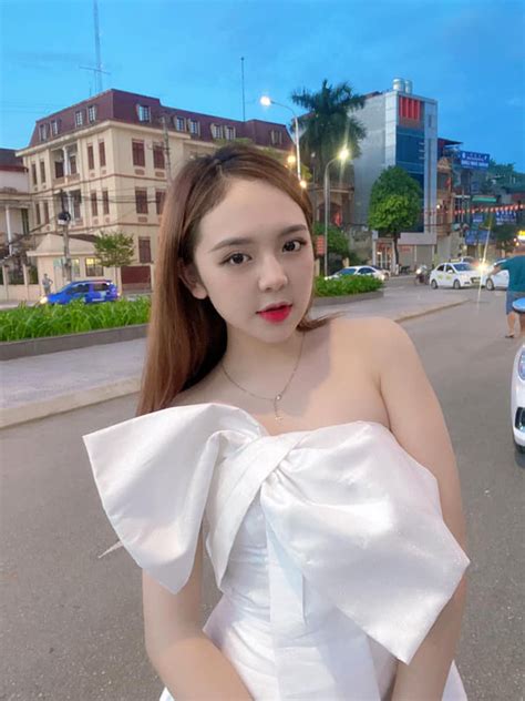 Thời nào còn là hot girl tiểu học cô gái xinh đẹp lột xác đầy nóng