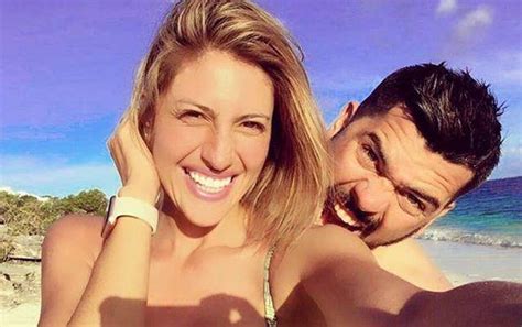 Vídeo íntimo da apresentadora Karen Paola Bejarano caiu na net Não Conto