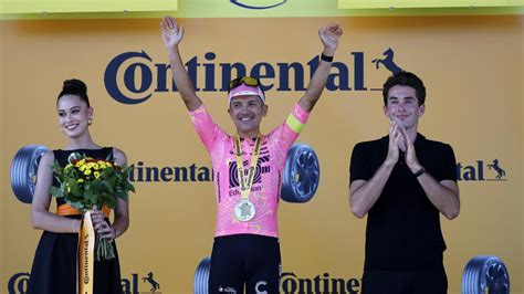 Histórico Richard Carapaz gana la Etapa 17 del Tour de Francia y