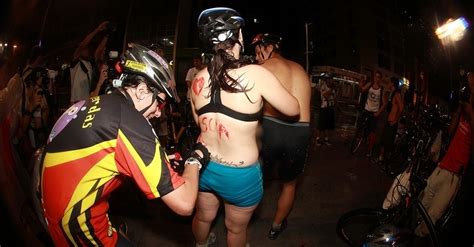 Ciclistas protestam pelo Brasil e pelo mundo Fotos UOL Notícias