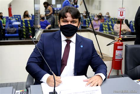 Vereadores eleitos para o quadriênio 2021 2024 tomam posse na Câmara