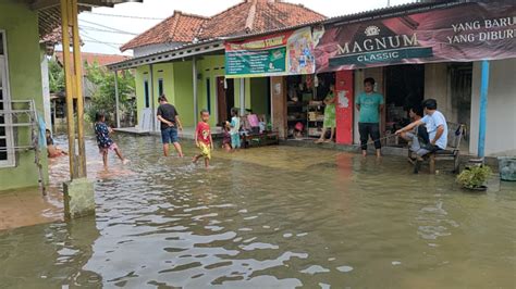 Hujan Deras Guyur Indramayu Ratusan Rumah Terendam Banjir