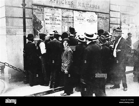 August 1914 Announcement Of General Mobilization In 1914 Hi Res Stock