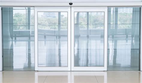 Qué son y tipos de sensores para puertas automáticas