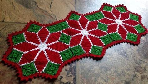 IDEAS DE CAMINOS DE MESA NAVIDEÑOS A CROCHET QUE PUEDES HACER TU MISMA