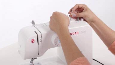 Comment enfiler une machine à coudre Singer
