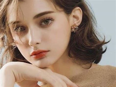 Cô Gái Nga Xinh Đẹp Huyền Bí Vẻ Đẹp Tự Nhiên