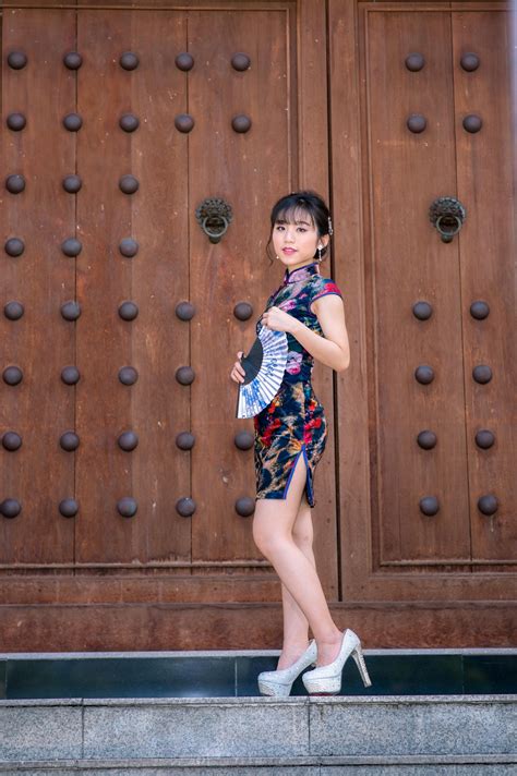 Street Photography Silk Feet NO 194 Yu Chen Short Cheongsam With High