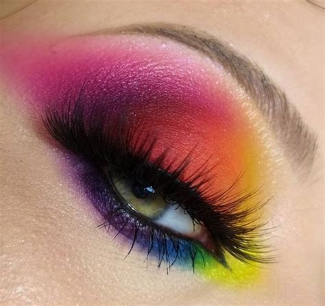 Rainbow Eyeshadow Look In 2021 Face Paint Makeup Rainbow Eyeshadow
