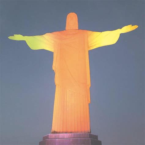 Cristo Redentor Iluminado Nas Cores Do Evento Mundial Economia De