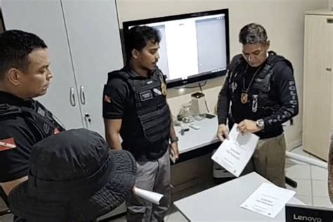 Homem é preso suspeito de invadir casa de vereador e roubar R 7 mil