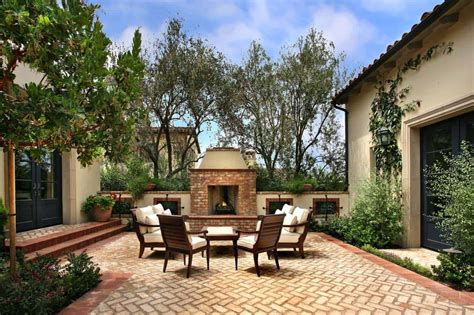 44 Traditional Outdoor Patio Designs To Capture Your Imagination