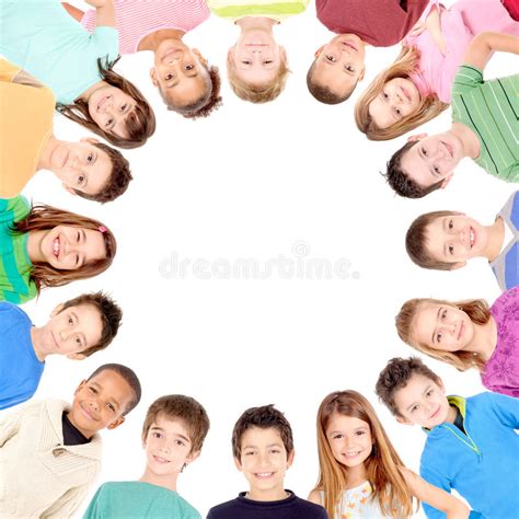 Gruppe Kinder Mit Unbelegtem Zeichen Oder Fahne Stockfoto Bild Von