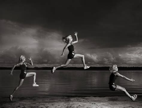 Fondos de pantalla Deportes mujer monocromo Saltando fotografía