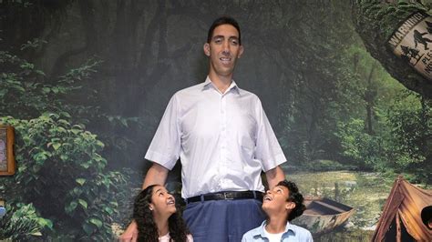 Sultan Kösen The World s Tallest Man Turns 40