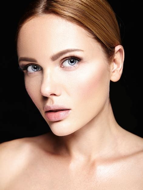 Retrato De Glamour Sensual Do Modelo De Mulher Bonita Sem Maquiagem E