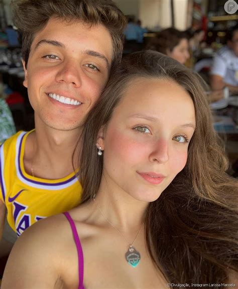 Larissa Manoela e Leo Cidade estão namorando há pouco mais de 1 ano