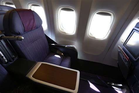 Thai Airways Business Class Royal Silk 777 200 Review TPE To BKK