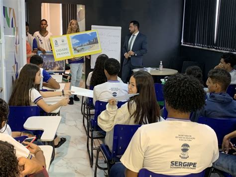 Estudantes Participam Do Projeto Conhecendo O Parlamento Da Escola Do