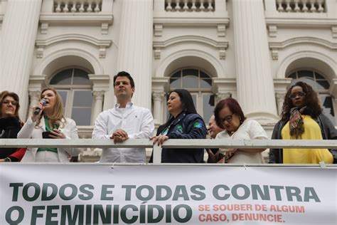 Caminhada reúne milhares de pessoas no Dia Estadual de Combate ao