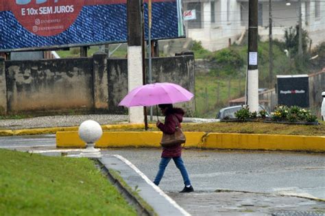 Semana começa alerta de chuva e temporais na região