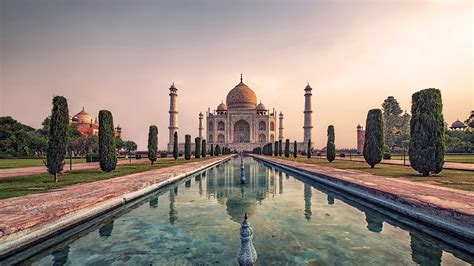 Taj Mahal In Sunrise Light Agra India Windows Spotlight Images