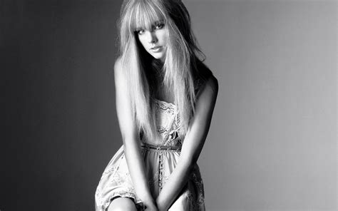 Fondos De Pantalla Mujer Monocromo Modelo Rubia Pelo Largo
