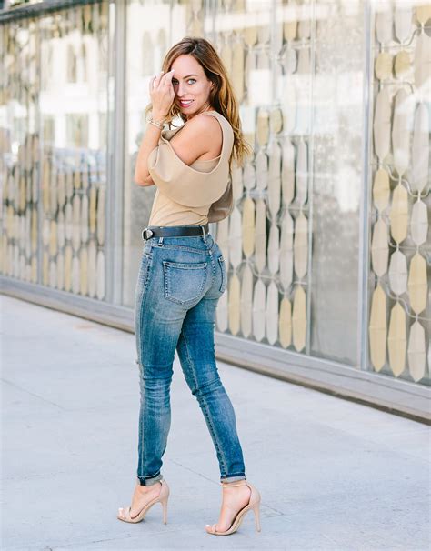 Pear Shaped Women In Skinny Jeans