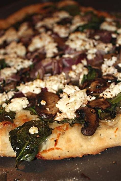 Pizza Aux Fromages De Ch Vre Et Oignons Rouges Aux Pinards