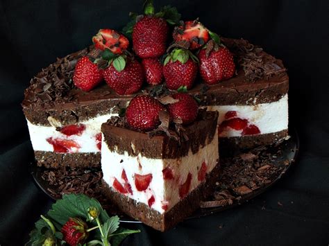 Reteta Culinara Tort Cu Ciocolata Mascarpone Si Capsuni Bucataras