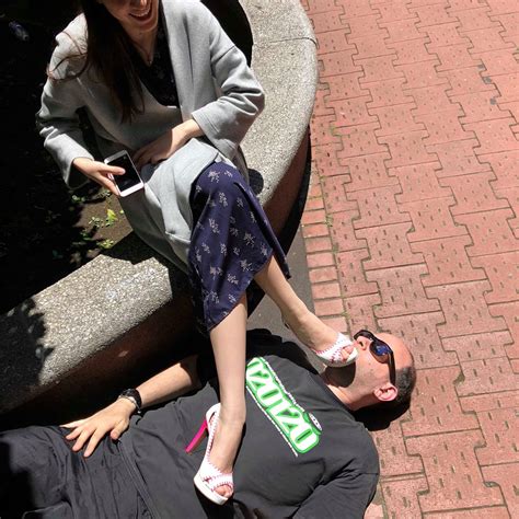 水原希子の靴にキス渋谷で土下座謎の外国人踏まれルーちゃんに直撃 女子SPA ページ 2