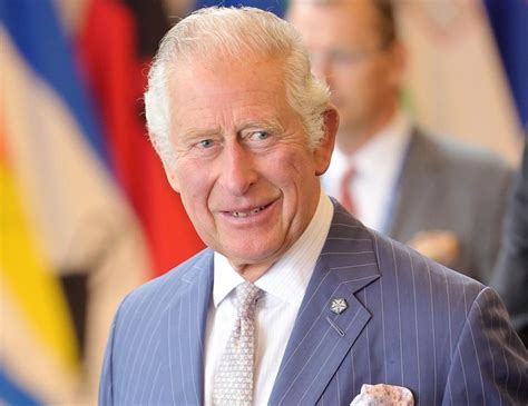 Príncipe Charles se torna rei Charles III a morte da rainha