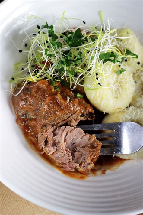 POLICZKI WIEPRZOWE W SOSIE MYŚLIWSKIM Z GNOCCHI I PARMEZANEM