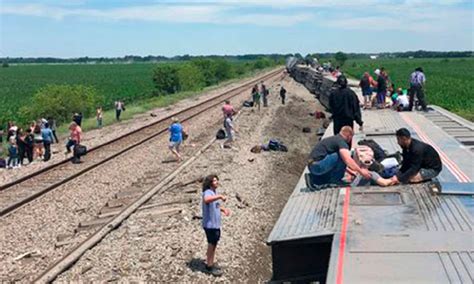 EE UU Tren Con 243 Pasajeros Se Descarrila Tras Ser Chocado Por Un